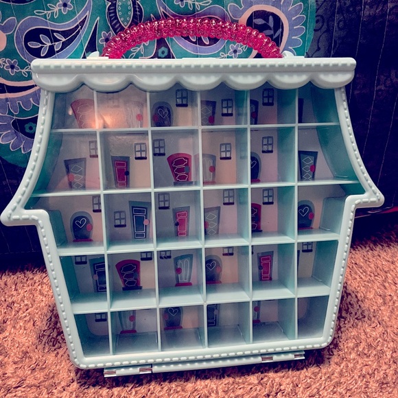 Disney | Toys | Disney Doorables Ultimate Collector Case Teal And ...